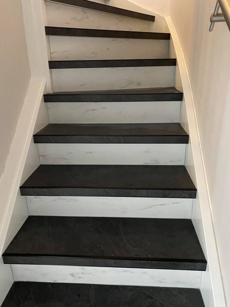 Traprenovatie met PVC trapbekleding - Vloeren & Trappen